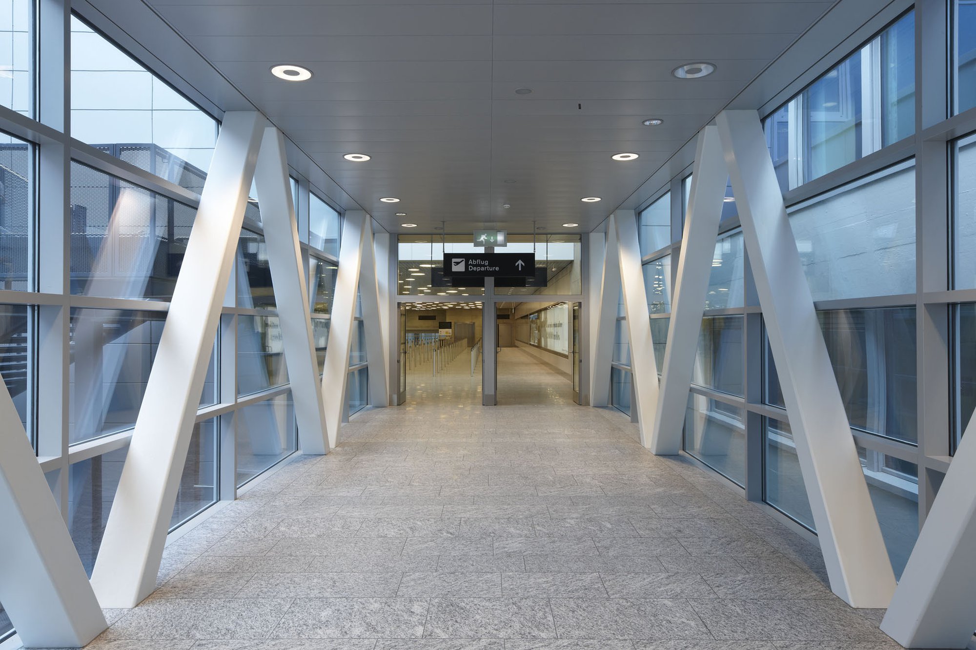 Security check building, airport Zurich | Itten+Brechbühl AG