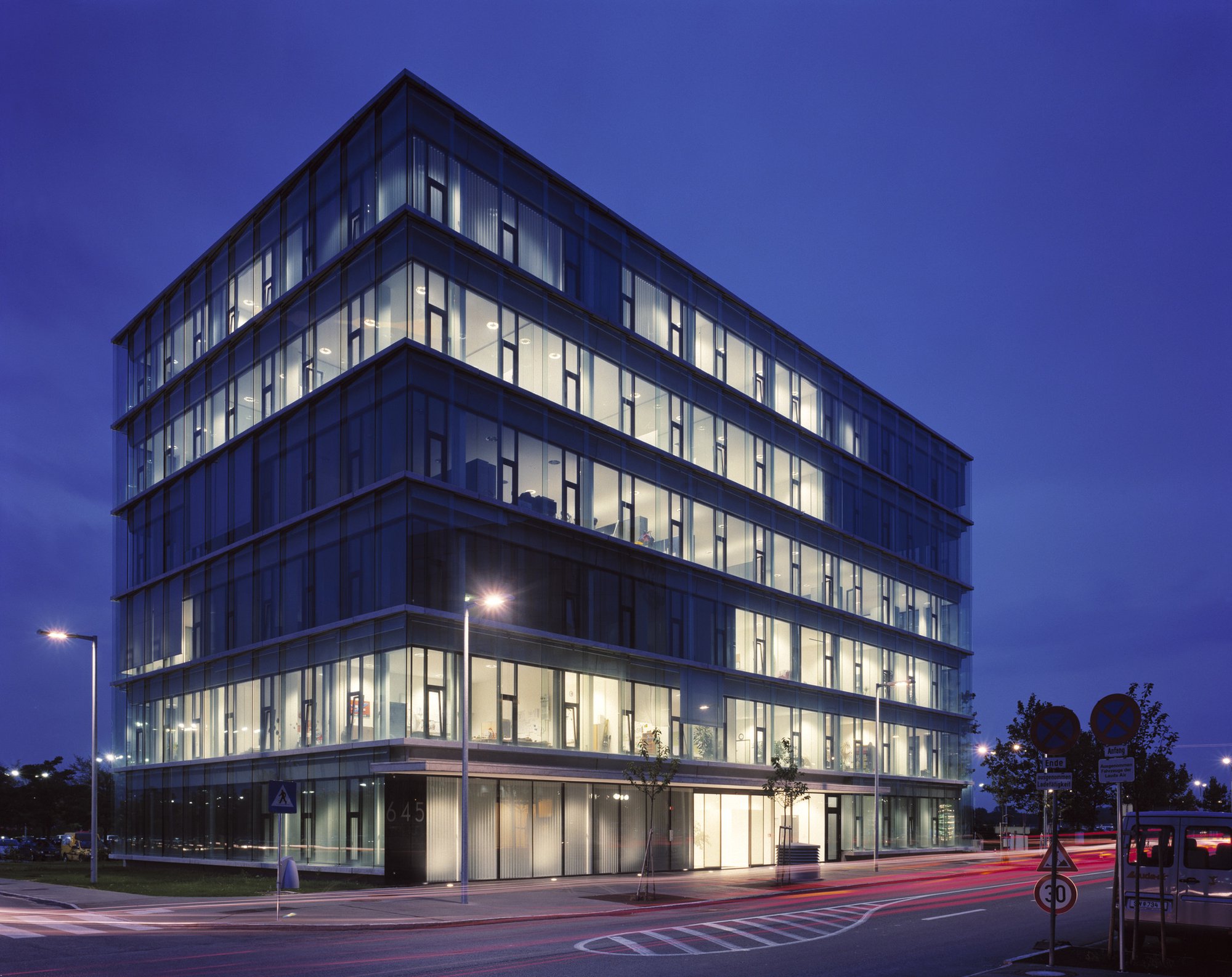 Consultant Building 645, Vienna International Airport | Itten+Brechbühl AG