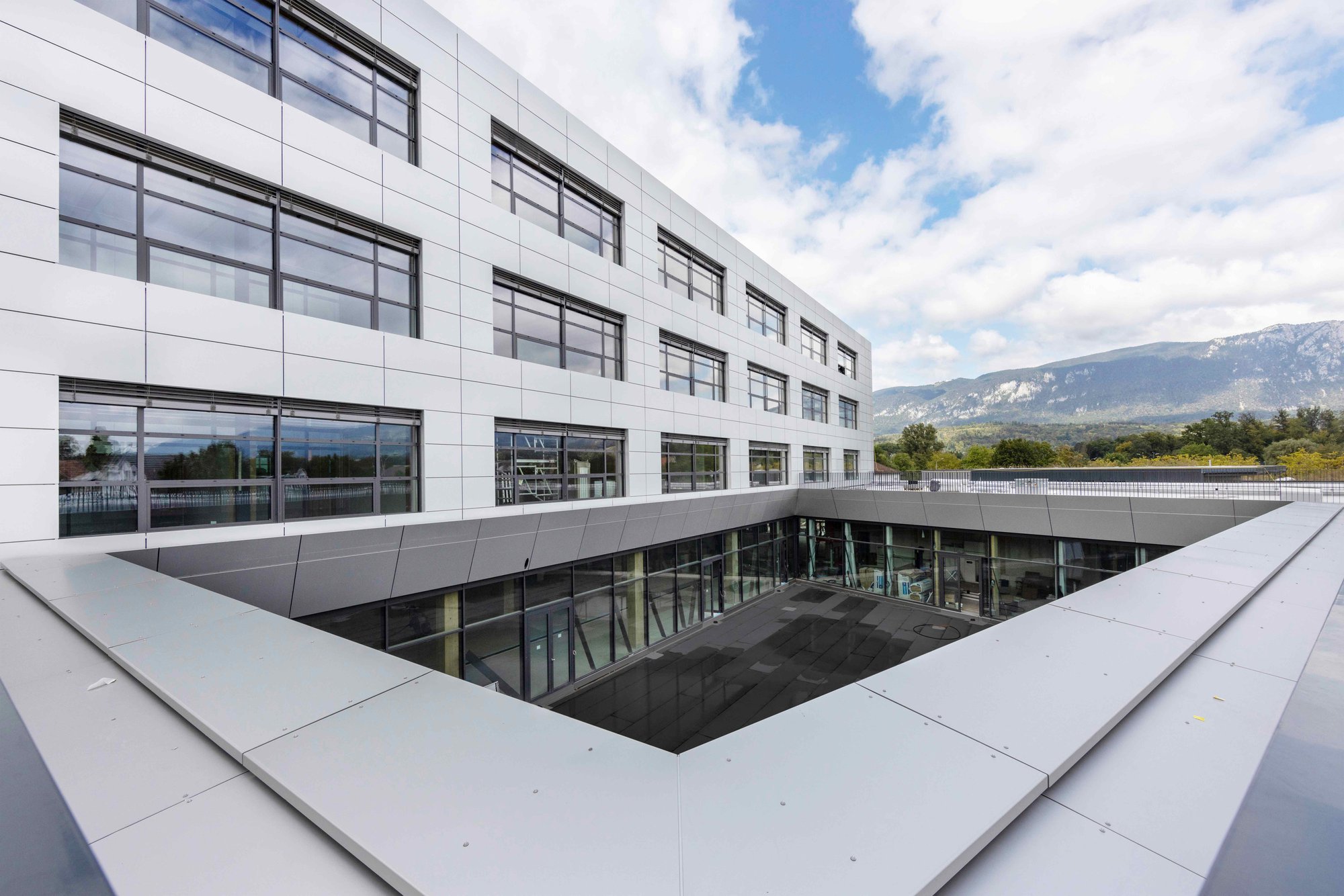 New administrative building for Bosch headquarters | Itten+Brechbühl AG