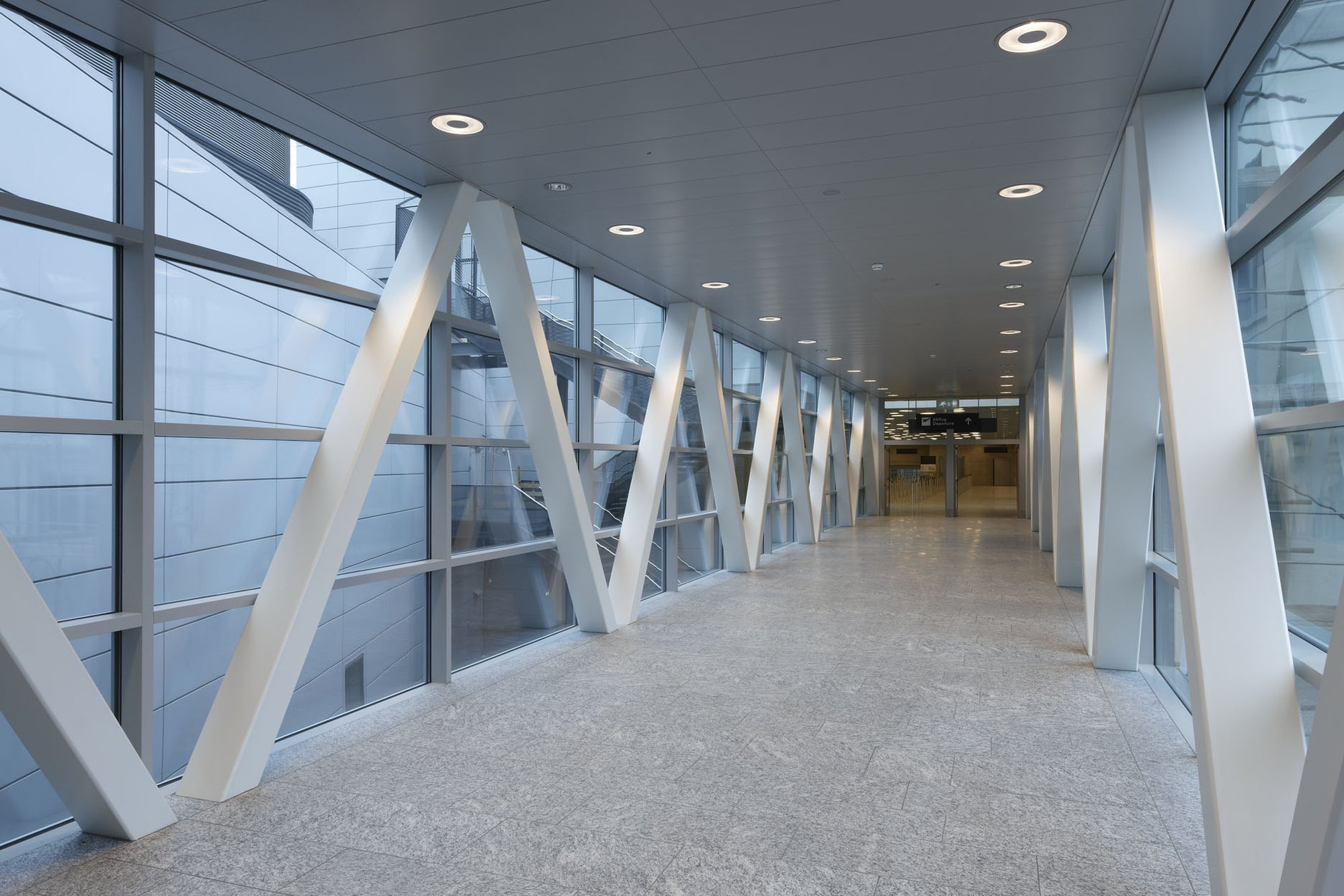 Security check building, airport Zurich | Itten+Brechbühl AG