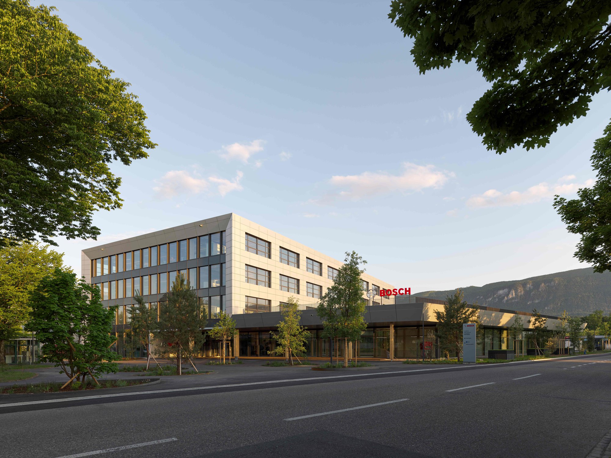New administrative building for Bosch headquarters | Itten+Brechbühl AG